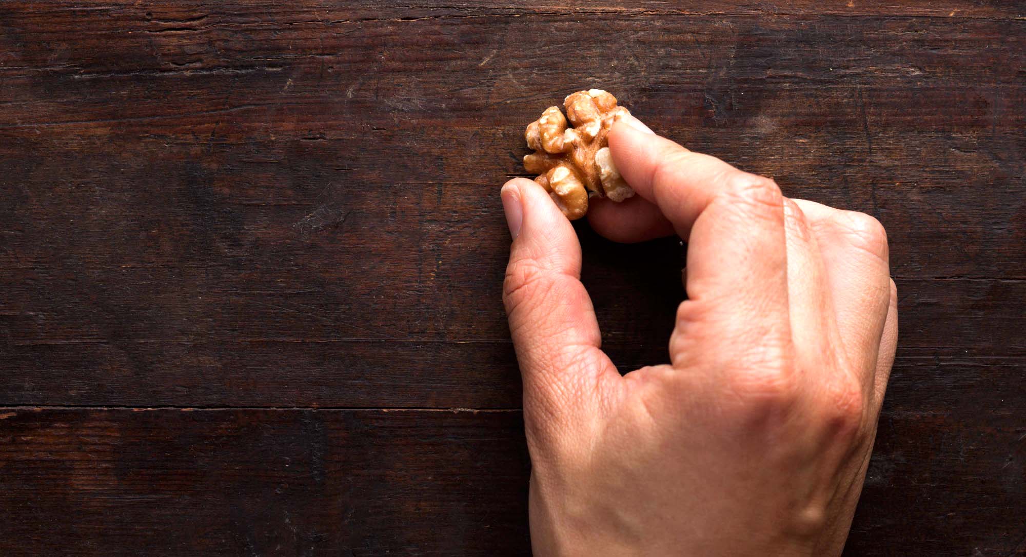 Uklanjanje ogrebotina sa drvenog nameštaja - KROV.rs