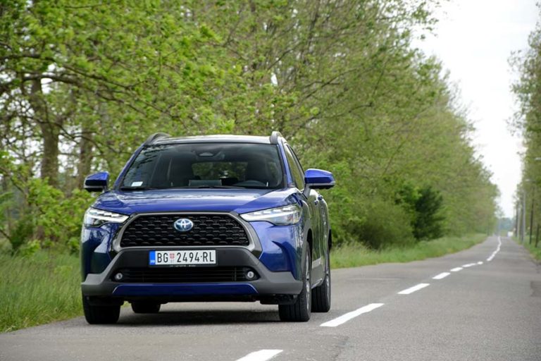 VOZILI SMO: Toyota Corolla Cross – Savršen porodični paket - KROV.rs